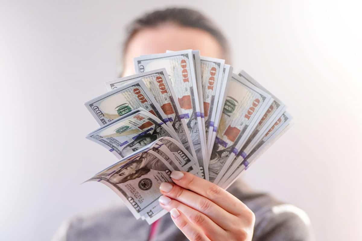 I’m a bank teller: 7 reasons not to keep more than $3K in your checking ...