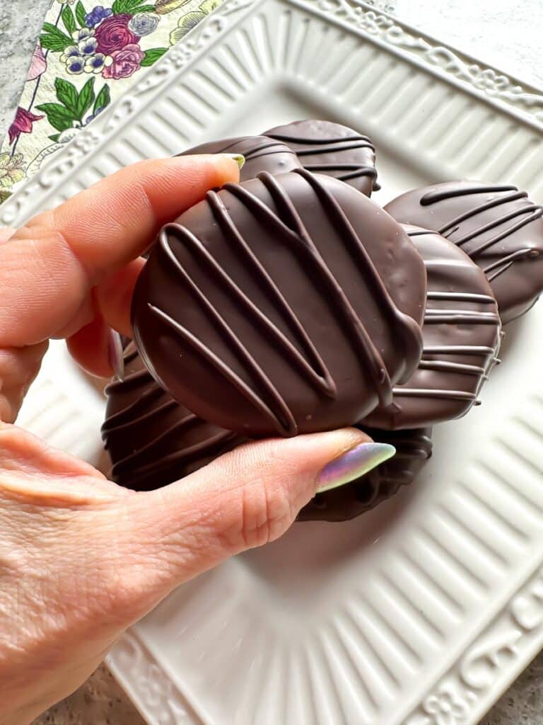 Low FODMAP Chocolate Thin Mint Cookies - Girl Scout Copycat - FODMAP ...
