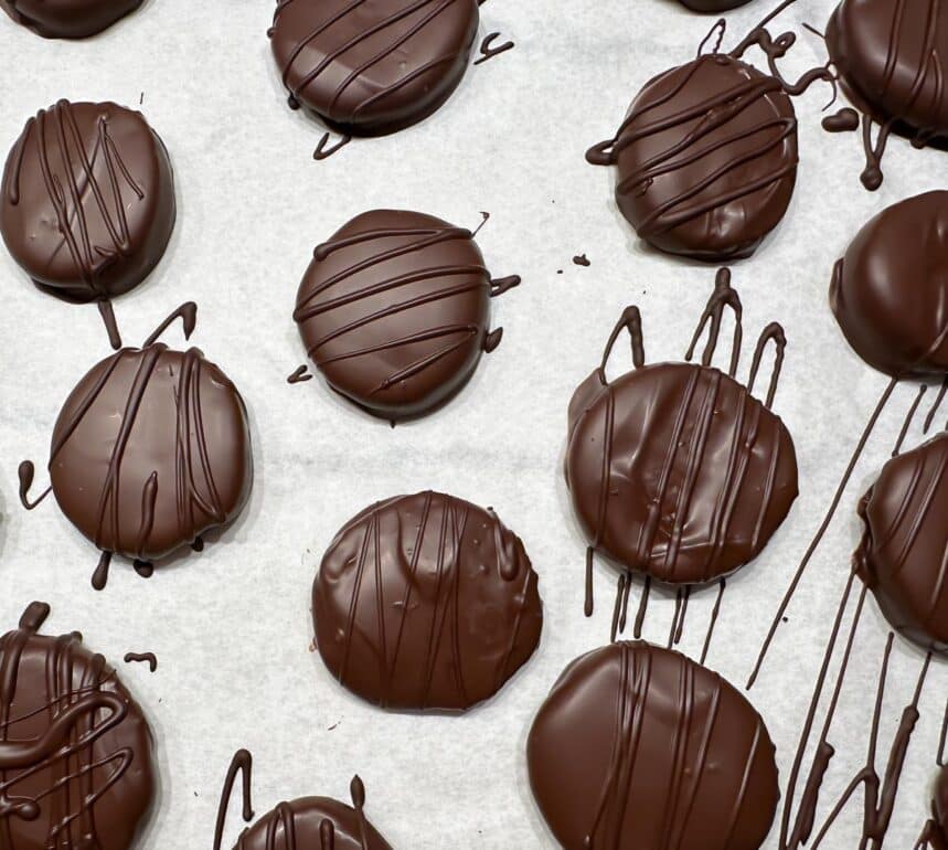 Low FODMAP Chocolate Thin Mint Cookies - Girl Scout Copycat - FODMAP ...