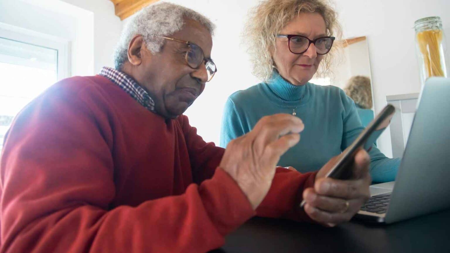 12 everyday boomer habits that seem rude now - FODMAP Everyday