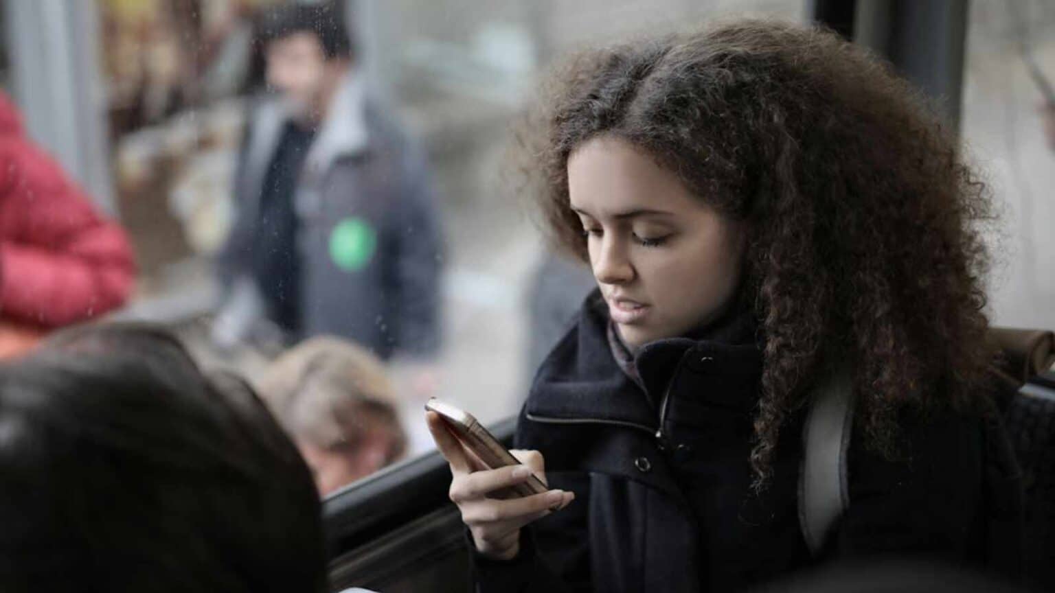 13 common annoying phone habits in public - FODMAP Everyday
