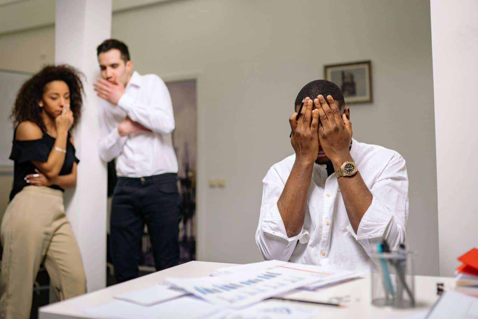 If someone secretly dislikes you, they’ll show these 12 clear signs you ...