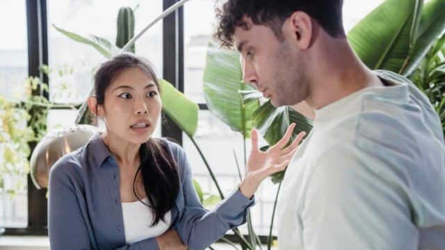 If someone secretly dislikes you, they’ll show these 12 clear signs you ...