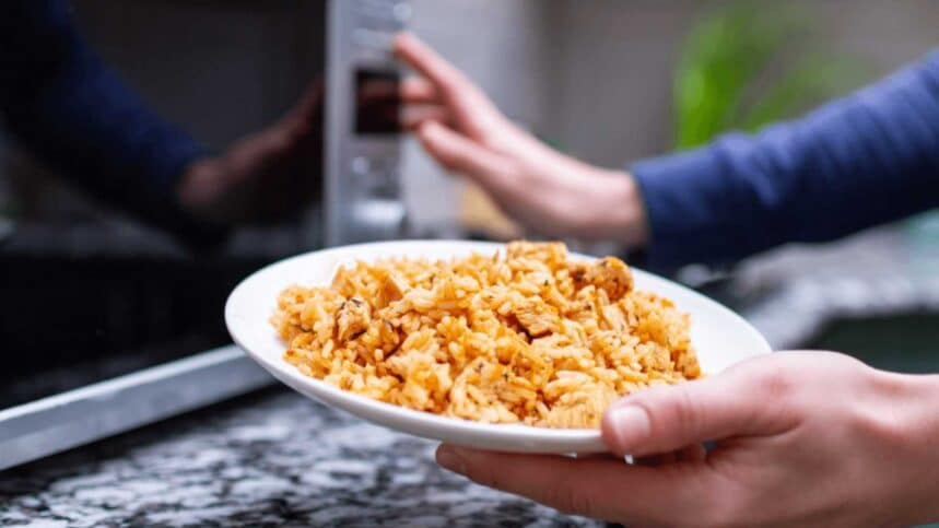9 reasons you should never store cooked rice in the fridge (without ...