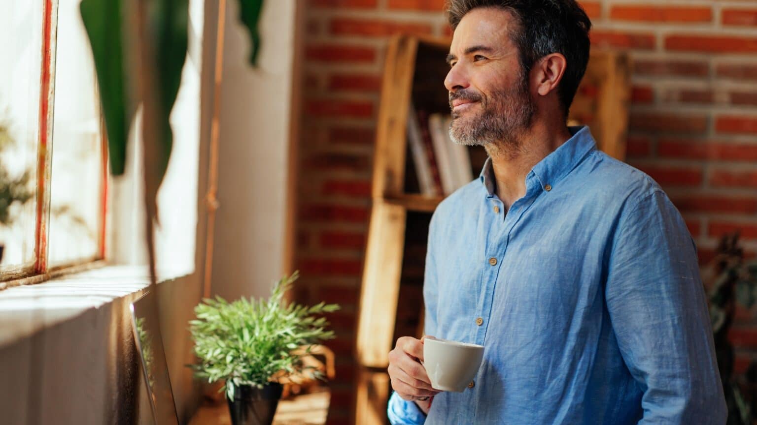 12 reasons men notice other women while in love with you - FODMAP Everyday