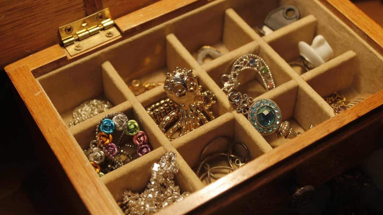10 personal items worth keeping after losing someone close to you ...